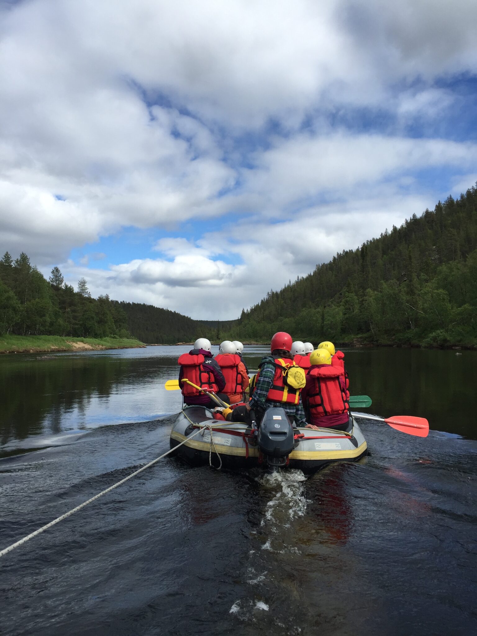 Rafting adventure on the golden river of Ivalojoki - Lapland North ...